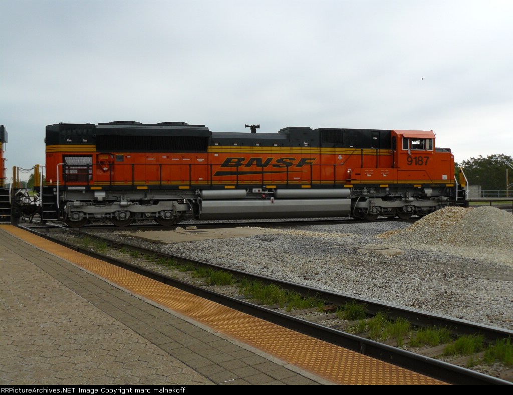 BNSF 9187
